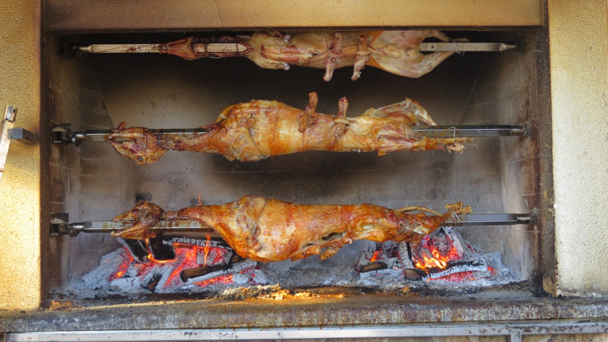 Kako dobro ispeći janje na ražnju